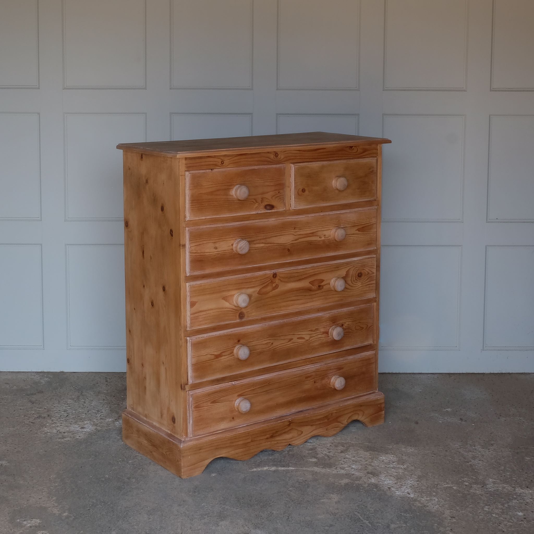 Large pine chest of drawers store